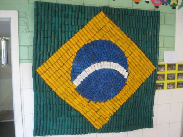 Como Fazer Bandeira do Brasil com Material Reciclável