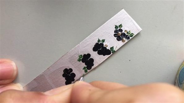 Adesivo de unha na caixa de leite